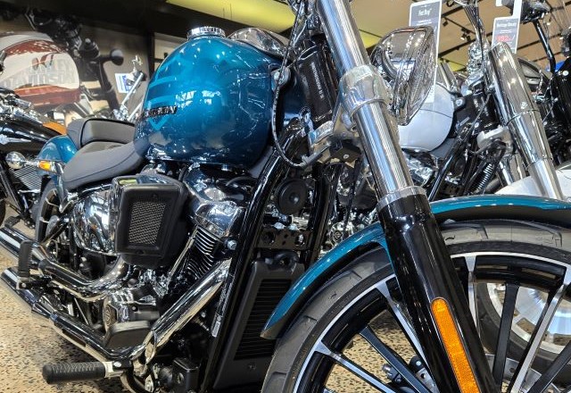 BLUE SKY RIDING Harley Davidson Style in Australia.